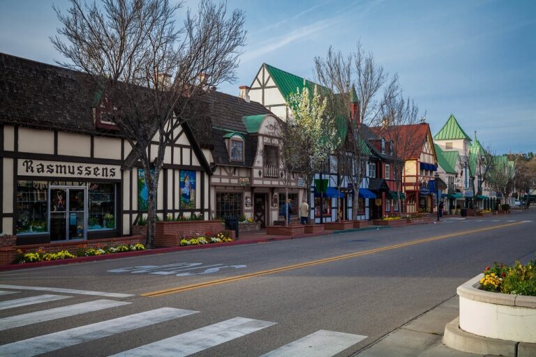 Solvang Scavenger Hunt Walking Tour - Scavenger Hunt Walking Tours